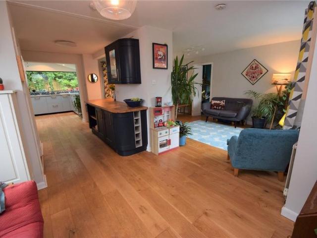 4 bedroom detached house to rent