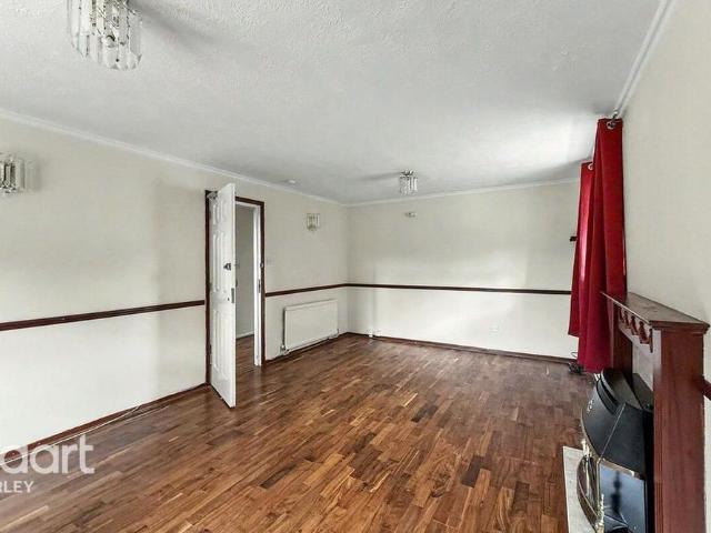 4 bedroom detached house to rent