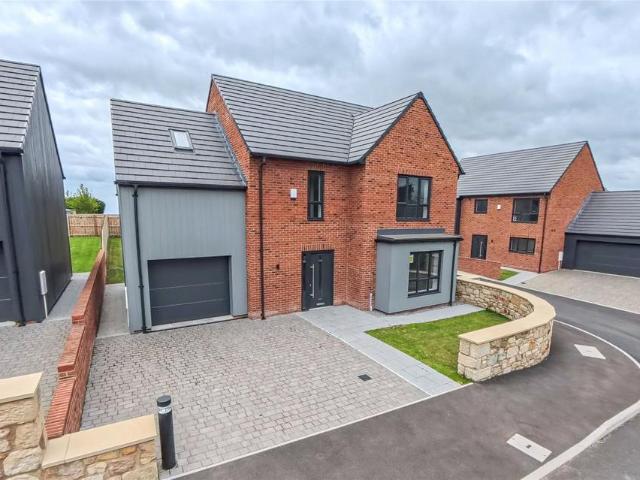 4 bedroom detached house to rent