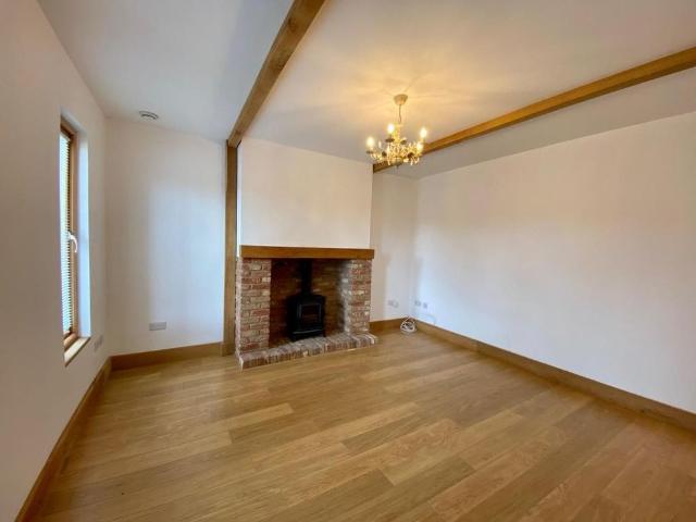4 bedroom detached house to rent