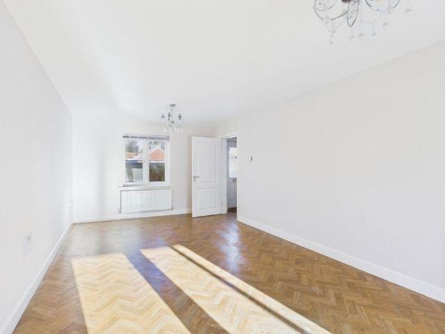 4 bedroom detached house to rent
