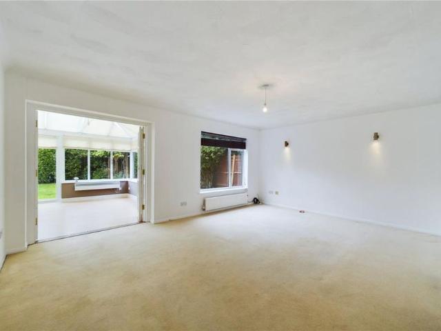 4 bedroom detached house to rent