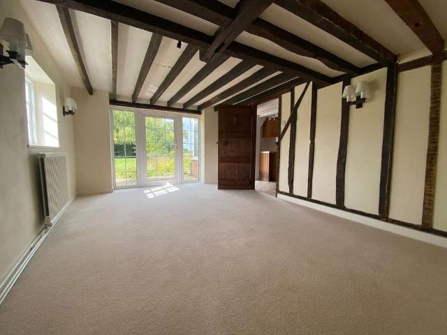 4 bedroom detached house to rent
