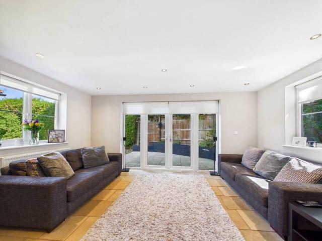 4 bedroom detached house to rent