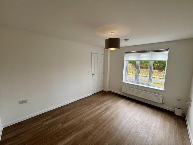 4 bedroom detached house to rent
