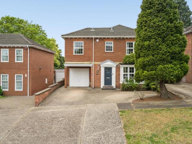 4 bedroom detached house to rent