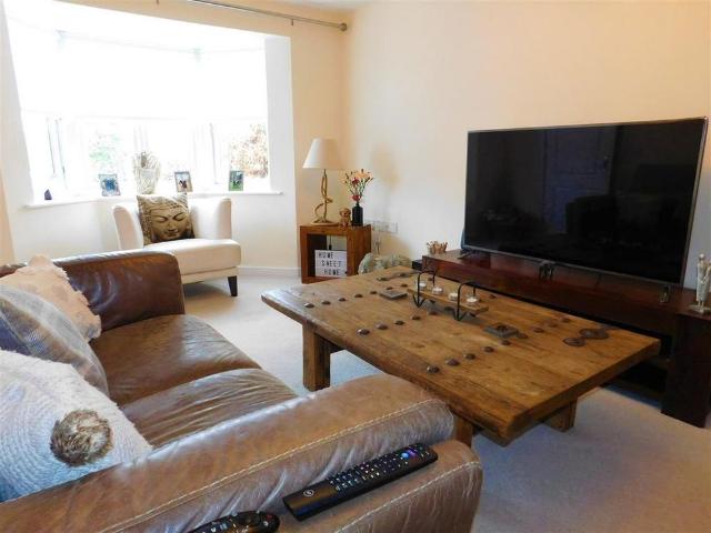 4 bedroom detached house to rent