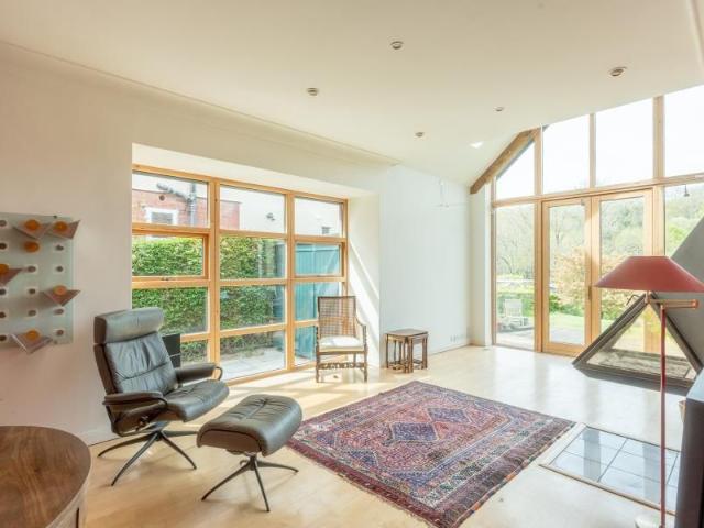 4 bedroom detached house to rent