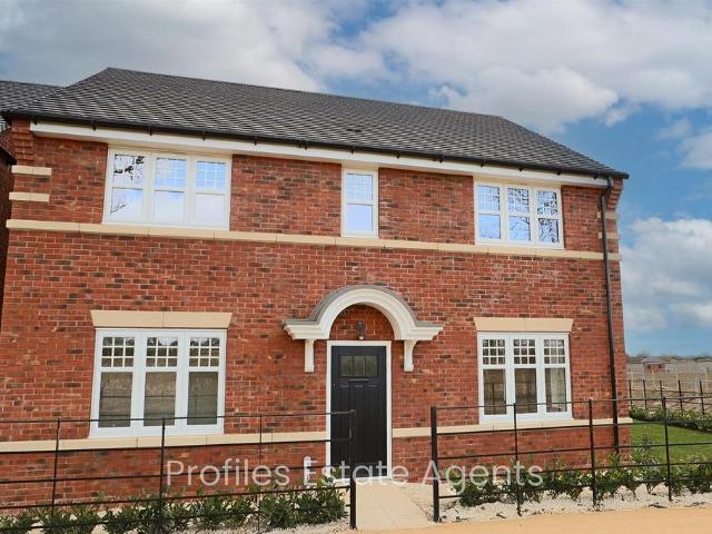 4 bedroom detached house to rent