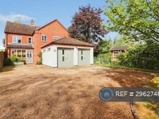 4 bedroom detached house to rent