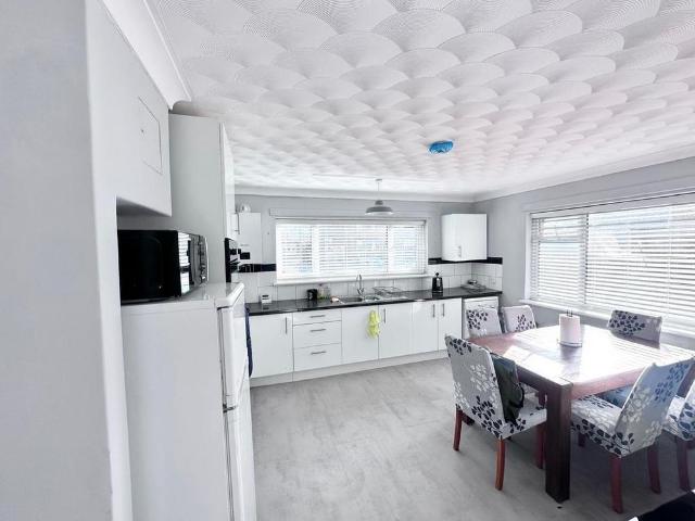 4 bedroom detached house to rent