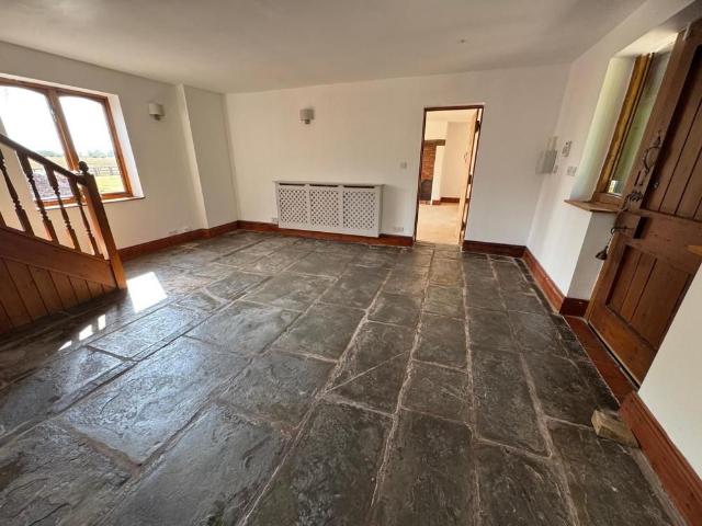 4 bedroom detached house to rent