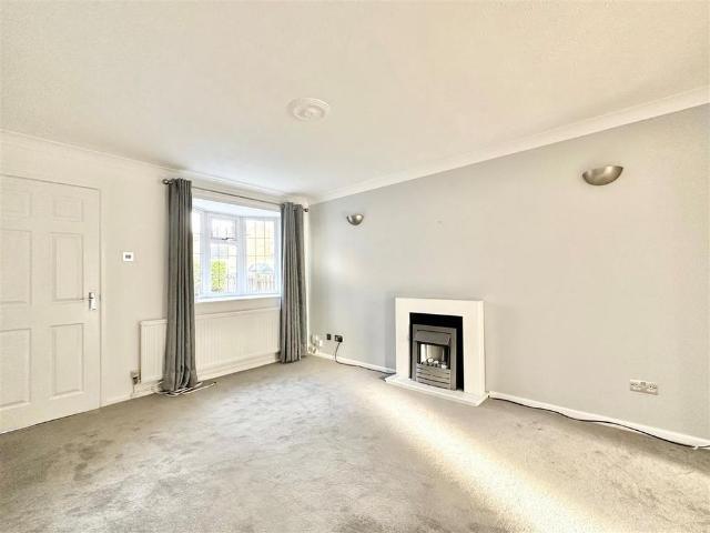 4 bedroom detached house to rent
