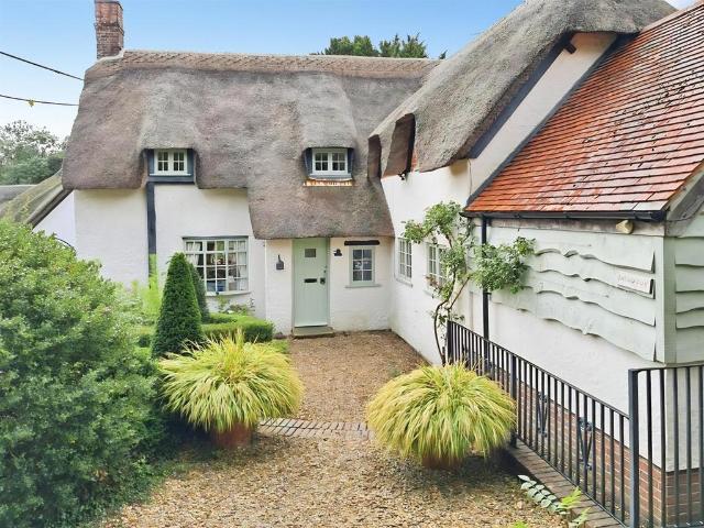 4 bedroom detached house to rent