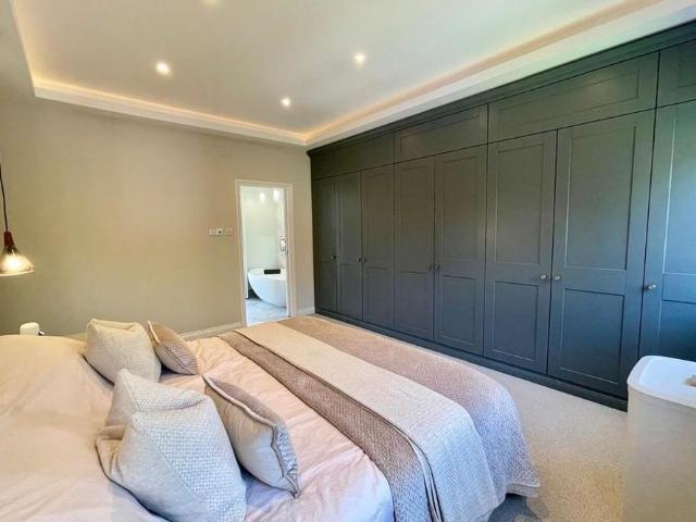 4 bedroom detached house to rent