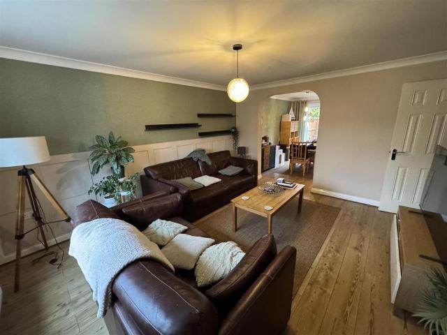4 bedroom detached house to rent
