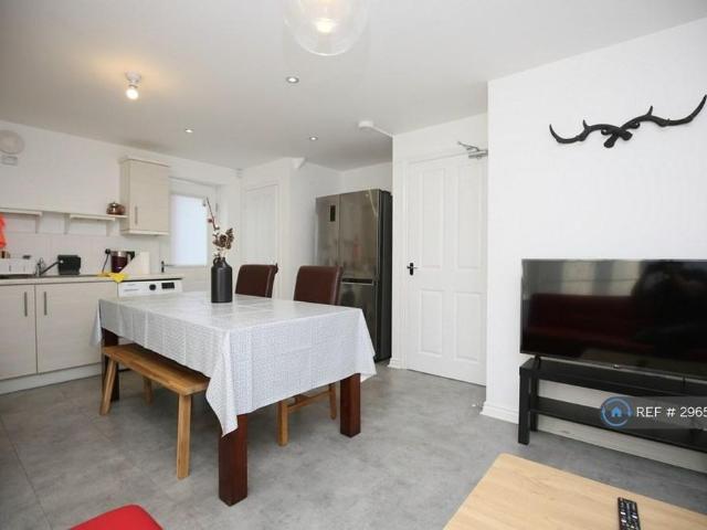 4 bedroom detached house to rent