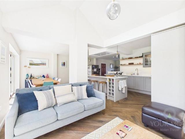 4 bedroom detached house to rent