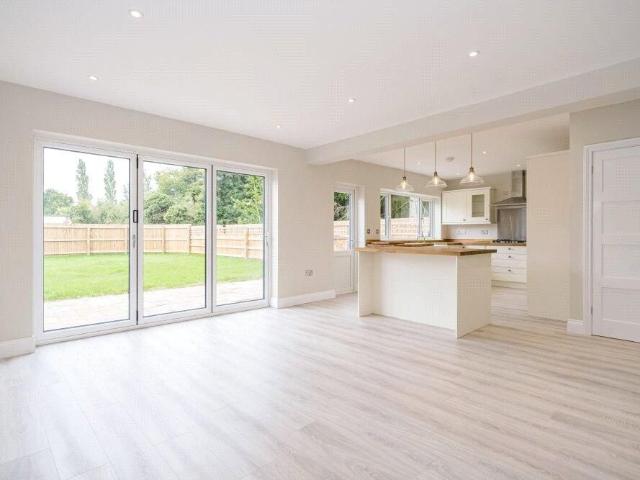 4 bedroom detached house to rent