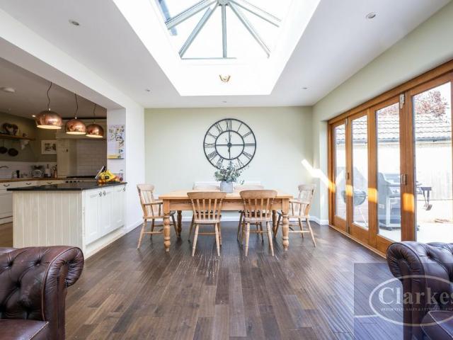 4 bedroom detached house to rent