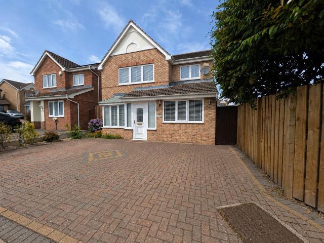 4 bedroom detached house to rent