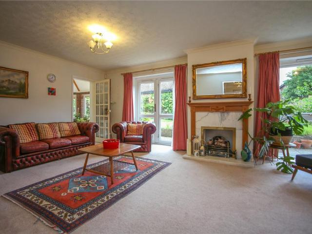 4 bedroom detached house to rent
