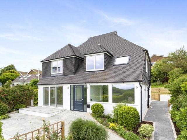 4 bedroom detached house to rent