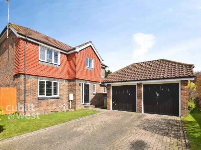4 bedroom detached house to rent