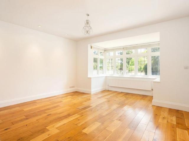 4 bedroom detached house to rent