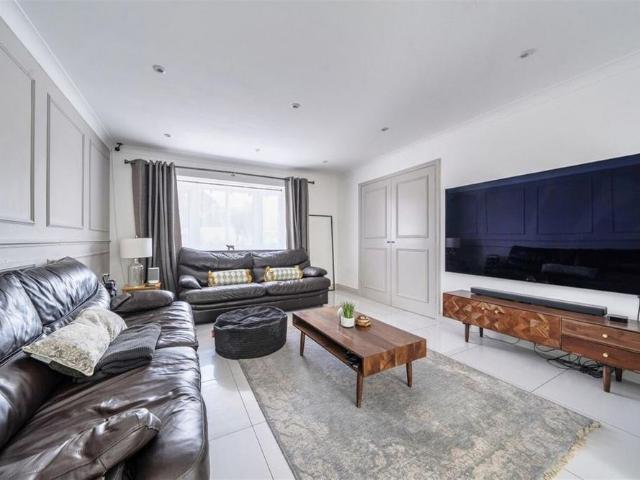 4 bedroom detached house to rent