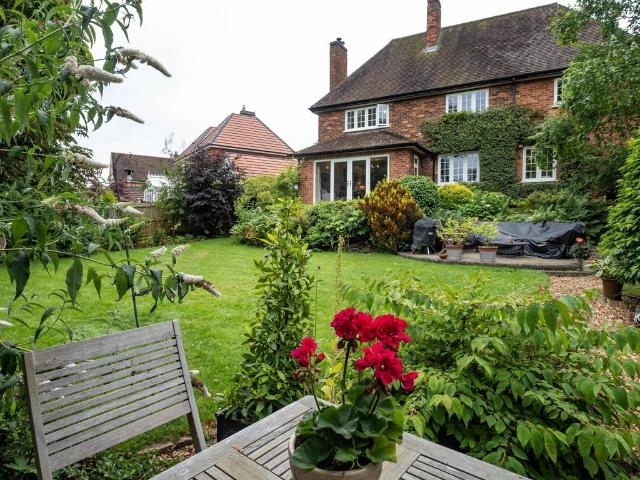 4 bedroom detached house to rent