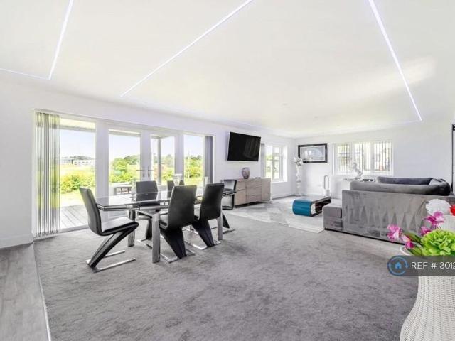 4 bedroom detached house to rent