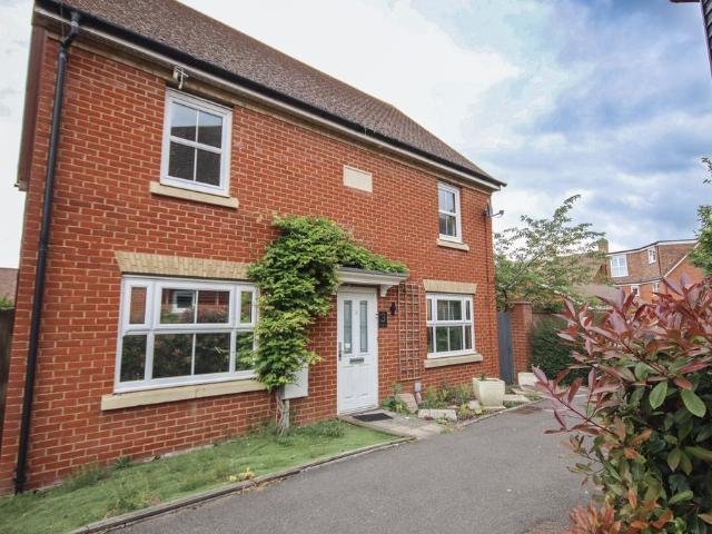 4 bedroom detached house to rent