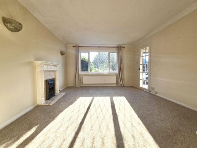 4 bedroom detached house to rent