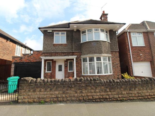 4 bedroom detached house to rent
