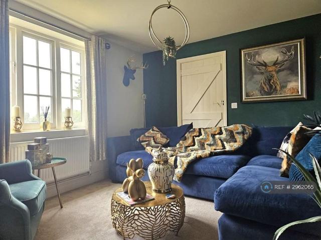 4 bedroom detached house to rent