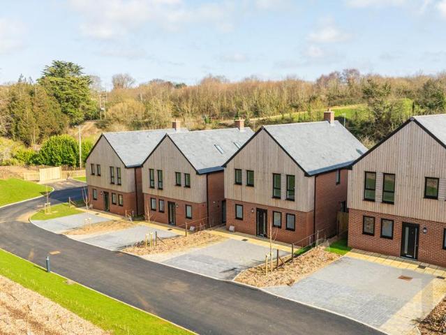 4 bedroom detached house to rent
