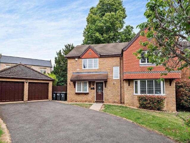 4 bedroom detached house to rent
