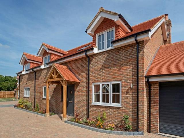 4 bedroom detached house to rent