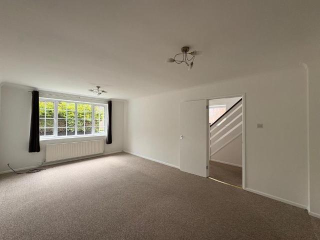 4 bedroom detached house to rent