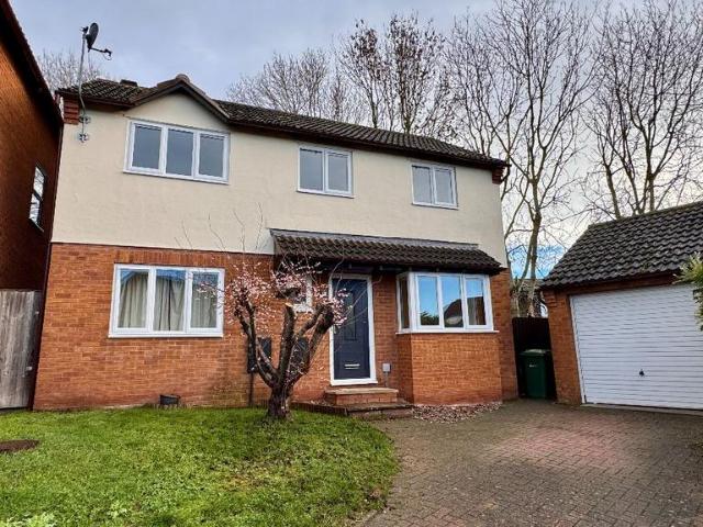 4 bedroom detached house to rent