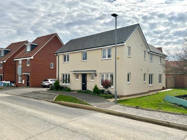 4 bedroom detached house to rent