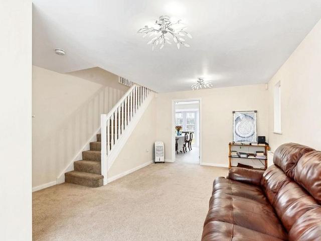 4 bedroom detached house to rent