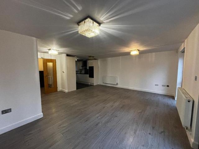 4 bedroom detached house to rent