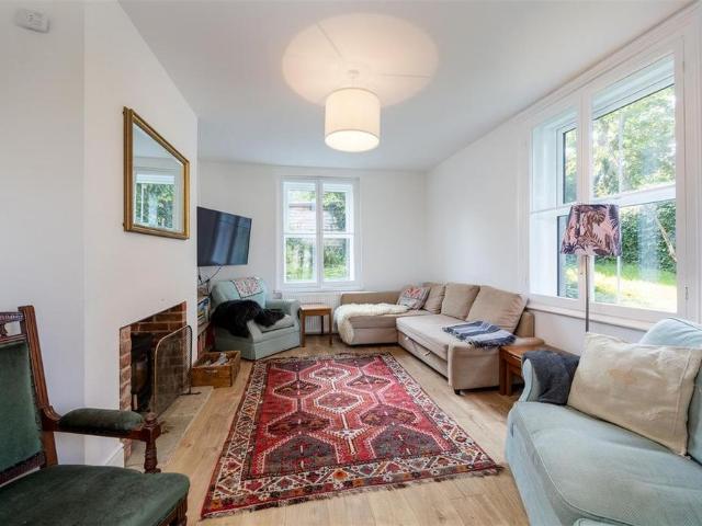 4 bedroom detached house to rent