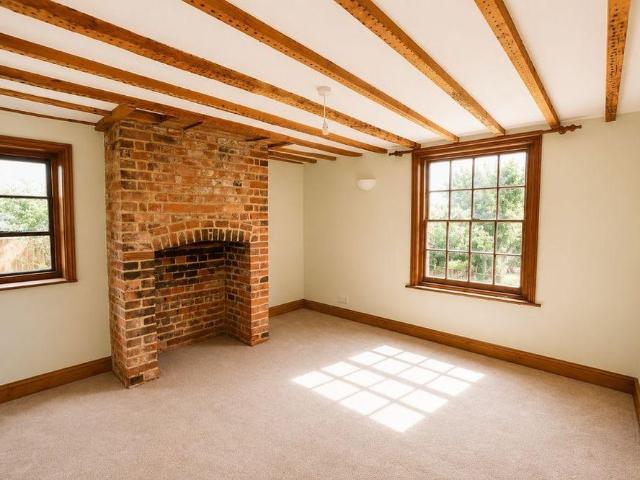 4 bedroom detached house to rent