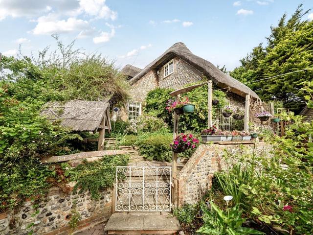 4 bedroom detached house to rent
