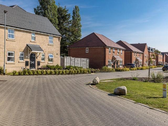 4 bedroom detached house to rent