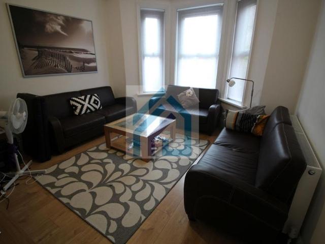 4 bedroom detached house to rent