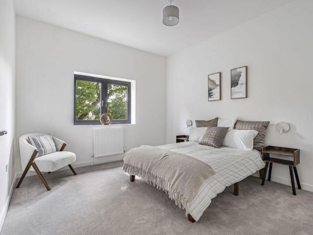 4 bedroom detached house to rent